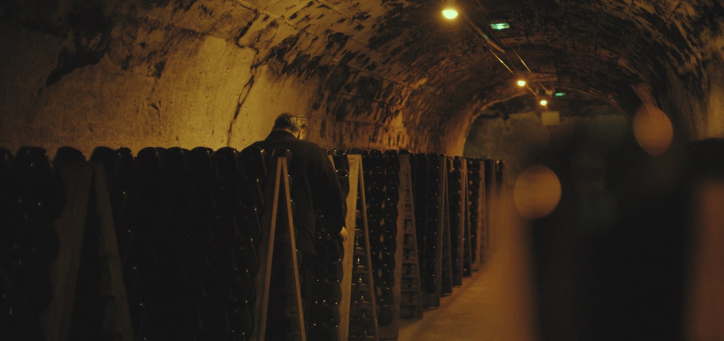 How to store and open your bottle of champagne? | Moët & Chandon